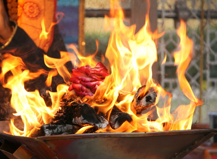 How To Do Havan At Home Without a Pandit & The Havan Mantras
